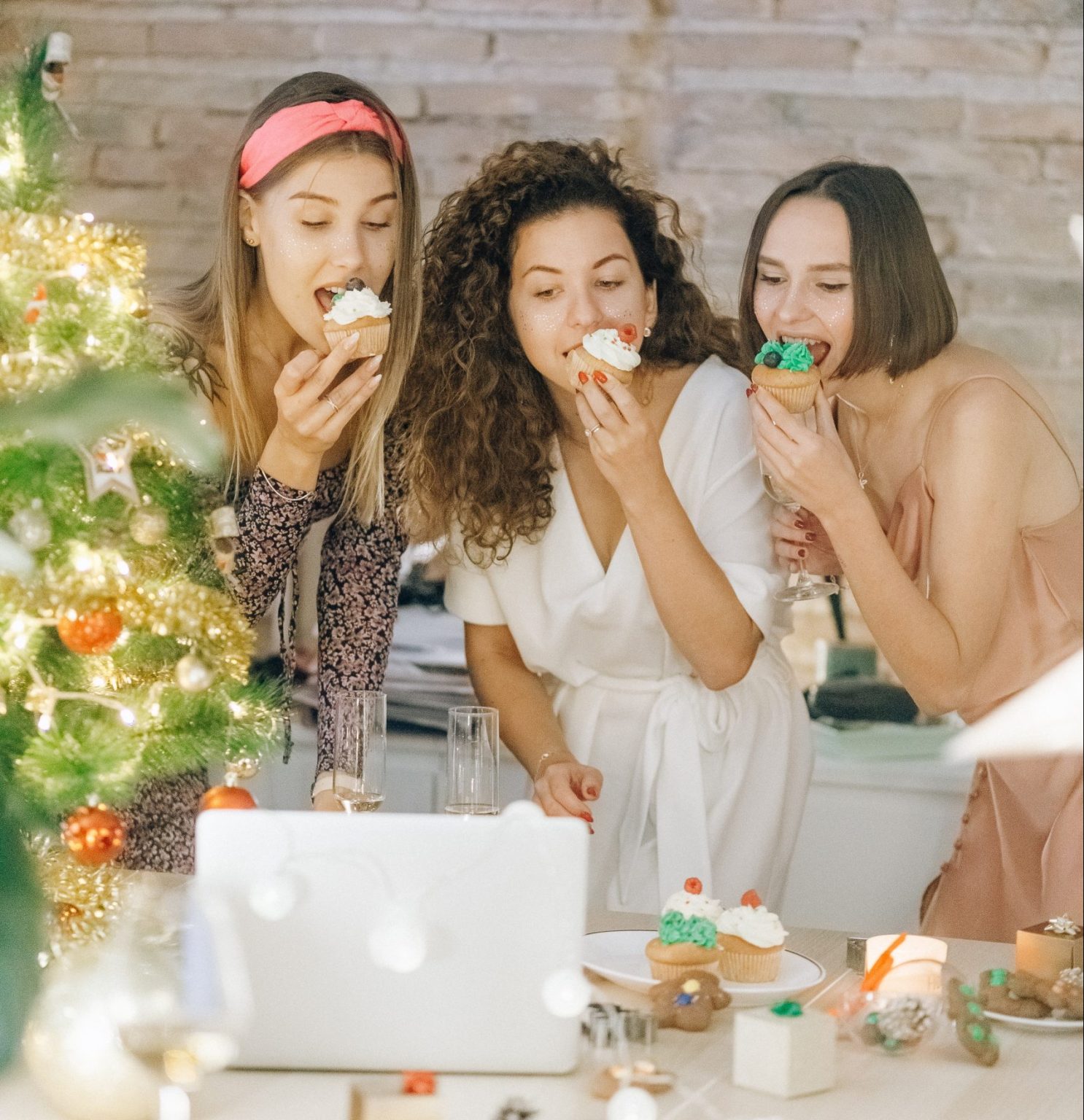 Five ways mindful eating can stop you overeating | Blossom Hypnotherapy ...